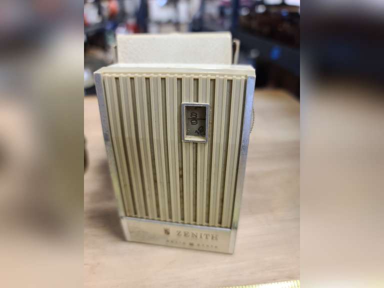 Vintage radios (Peerless, General Electric, Zenith).