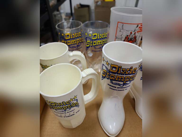 Dixie Stampede & Dollywood plastic mugs