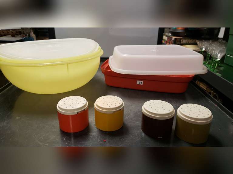 Tupperware covered bowls and stackable shakers - Northern Kentucky ...