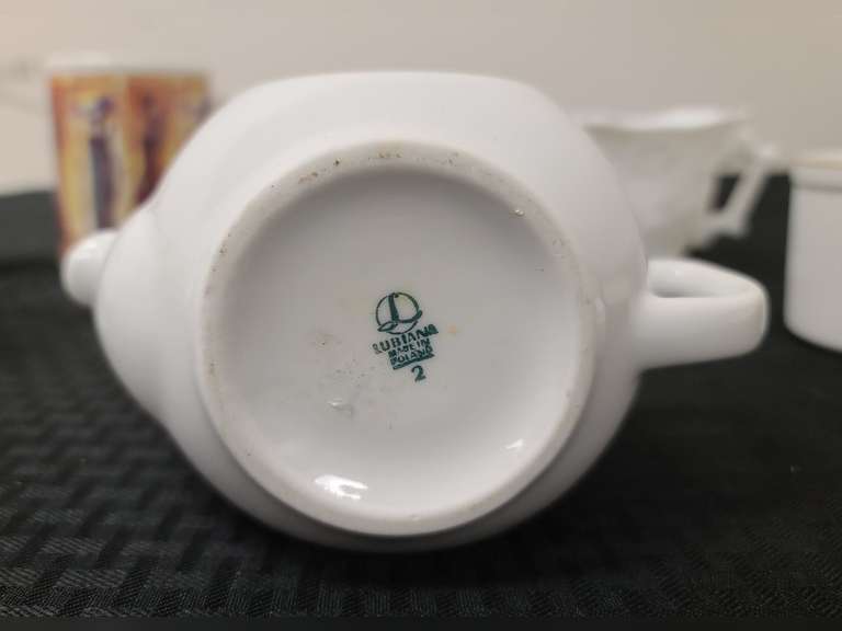 Box of stoneware & glassware. Including Pfaltzgraff, Lubiana Poland ...