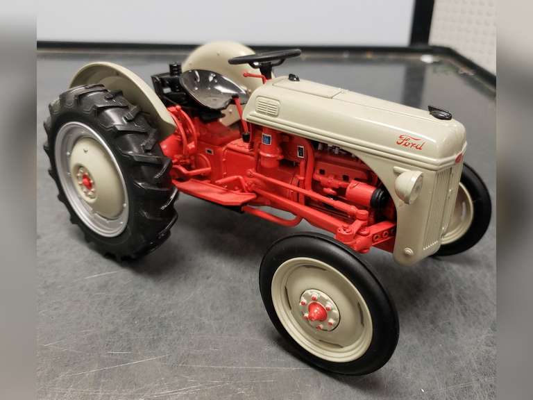 The Ford 8N tractor die cast replica 1/16 scale Ertl Precision Serie ...