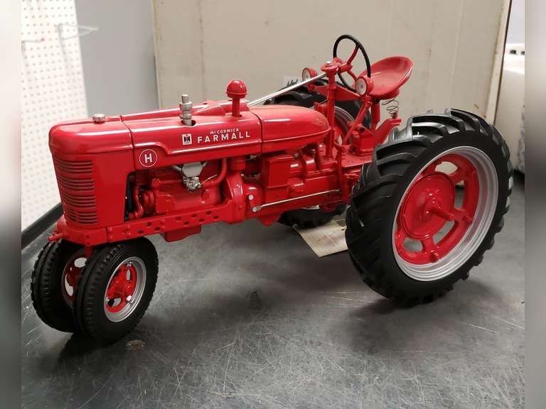 Farmall Model H die cast model 1:12 scale Franklin mint