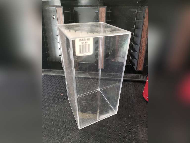 8 Track tape holder and plastic displays - Northern Kentucky Auction, LLC