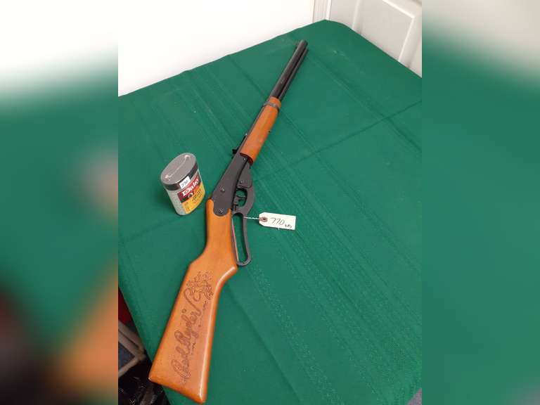 Nearly New Daisy Red Ryder BB Gun w/ 2400 Count BBs - Gun never fired