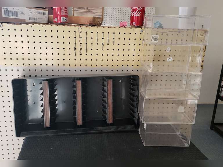 8 Track tape holder and plastic displays - Northern Kentucky Auction, LLC