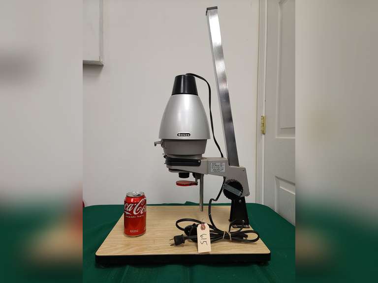 Bogen 22A Special Precision photo Enlarger - turns on