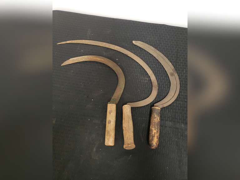 3 Wood handled grass cutters - Northern Kentucky Auction, LLC