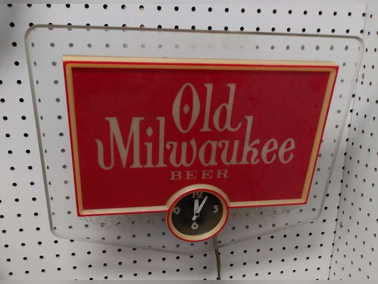 Old Milwaukee Beer sign and clock, powered on when tested