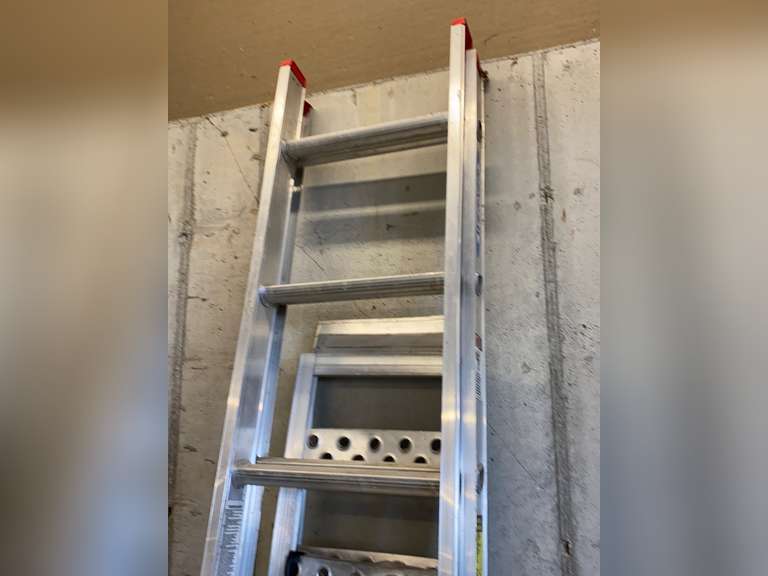 8 Foot extension ladder, aluminum