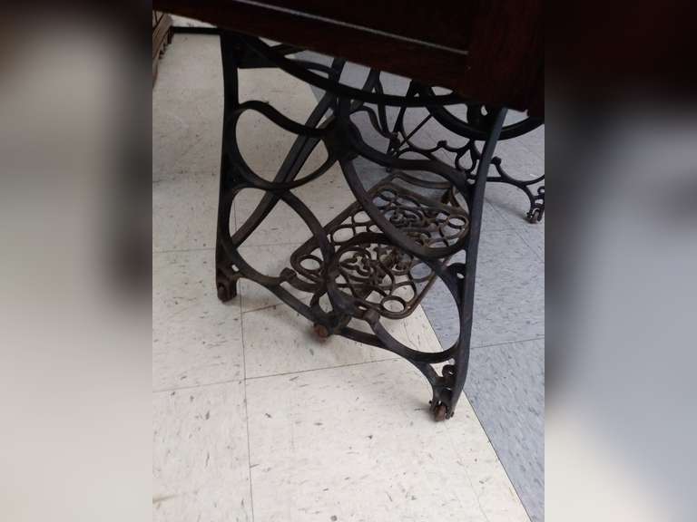 Antique Franklin treadle sewing machine, cast iron base.