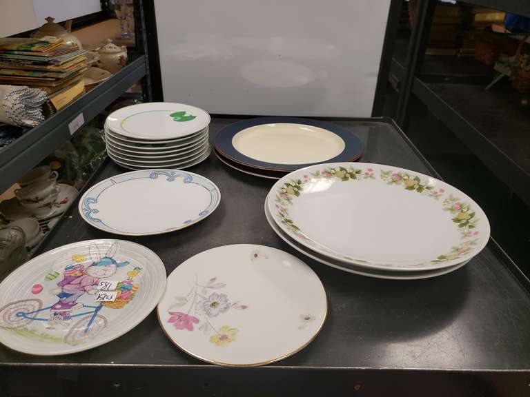 4 Misc round platters and 11 misc plates - Northern Kentucky Auction, LLC