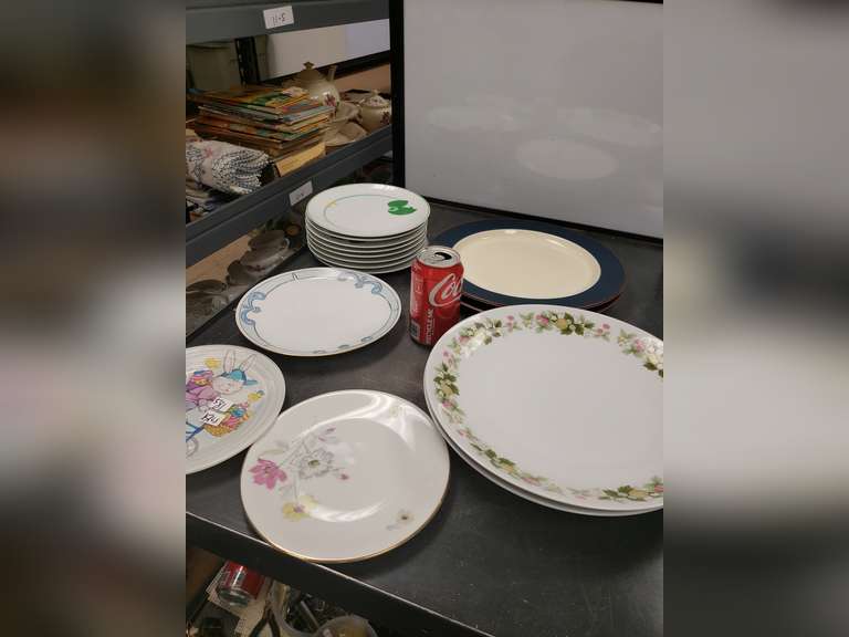 4 Misc round platters and 11 misc plates - Northern Kentucky Auction, LLC