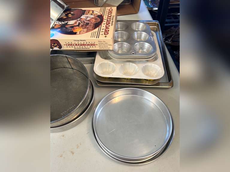 Baking pans - Northern Kentucky Auction, LLC