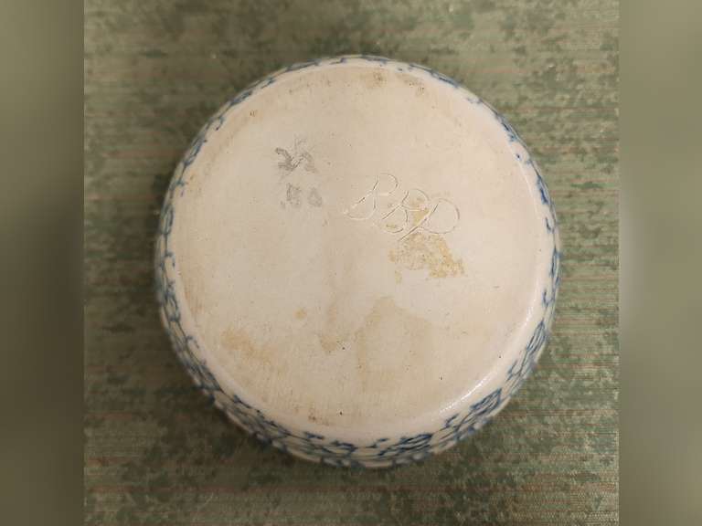 Bybee Pottery spongeware bowl - Northern Kentucky Auction, LLC