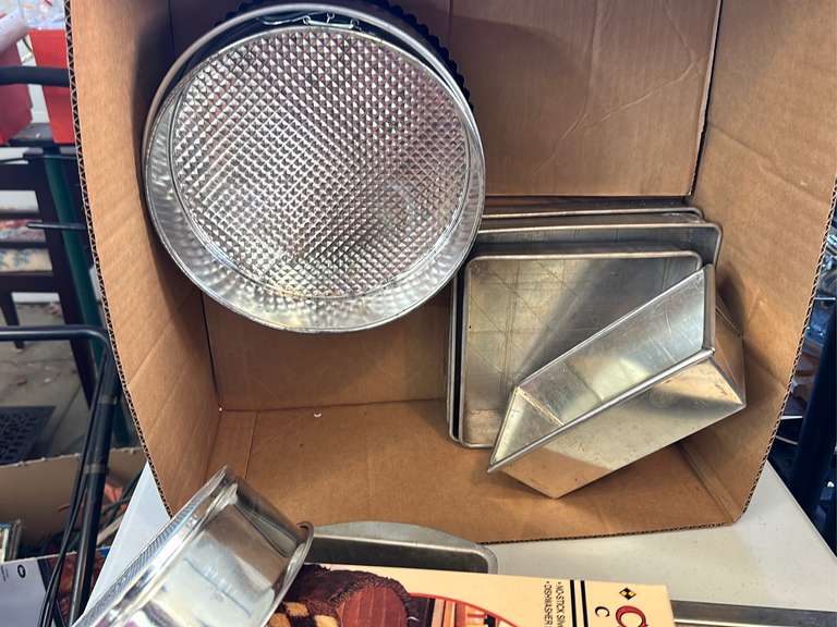 Baking pans - Northern Kentucky Auction, LLC
