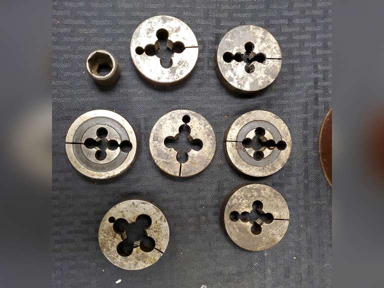 Various steel threading tools - Northern Kentucky Auction, LLC
