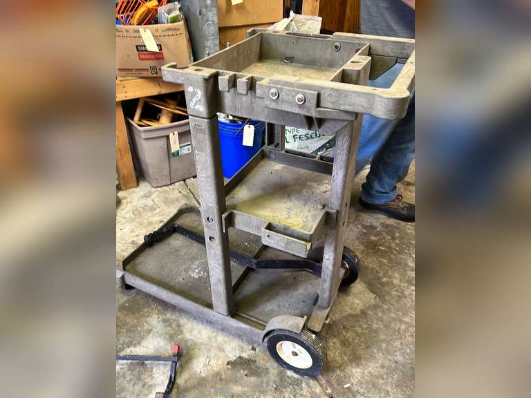 Rubbermaid commercial push cart - Northern Kentucky Auction, LLC