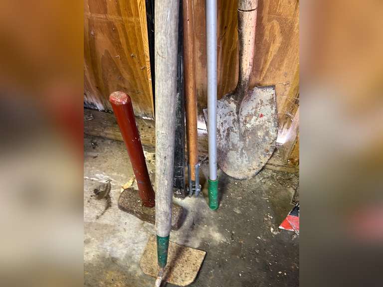 Shovel, hoe, sledge, demo bar - Northern Kentucky Auction, LLC