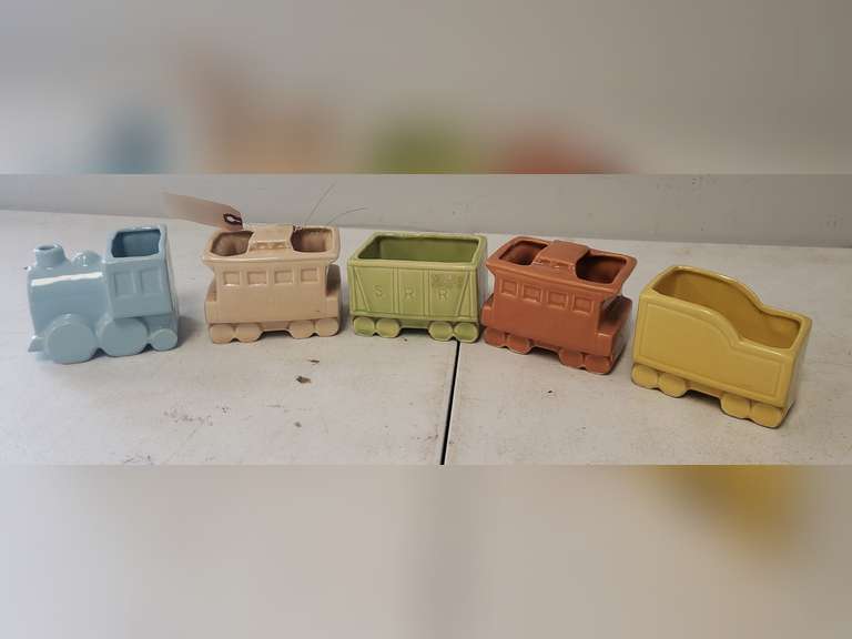 Pottery trains marked USA - Northern Kentucky Auction, LLC
