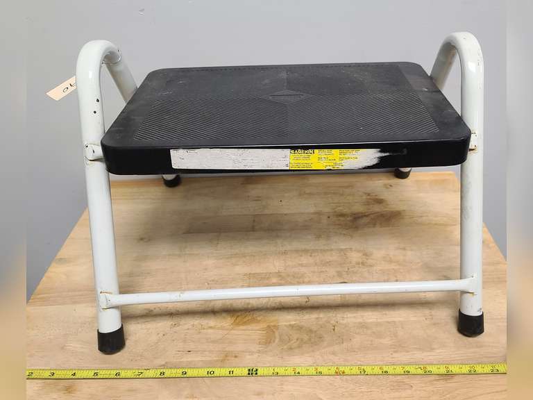 Stapleton utility stool - Northern Kentucky Auction, LLC