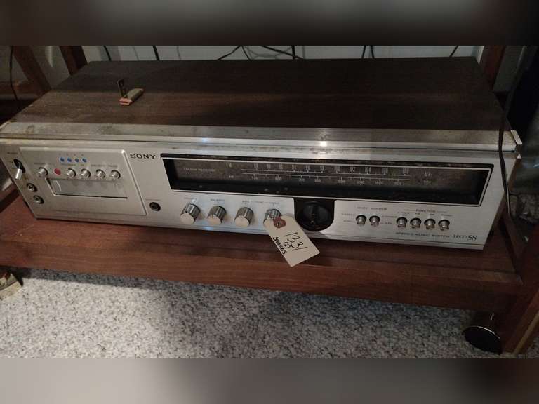 Sony stereo system and 2 speakers. Working.