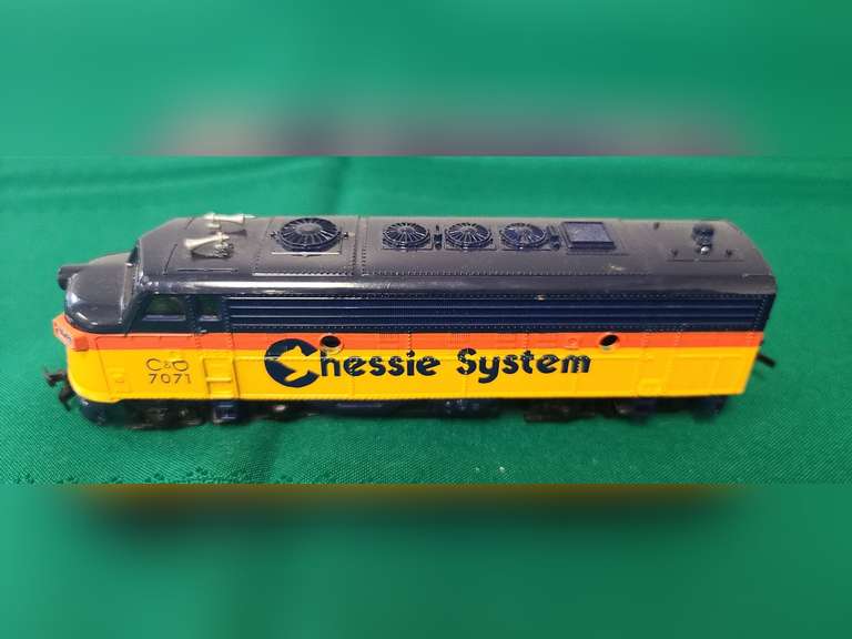 Bachmann HO Scale EMD F9 Diesel - Chessie System
