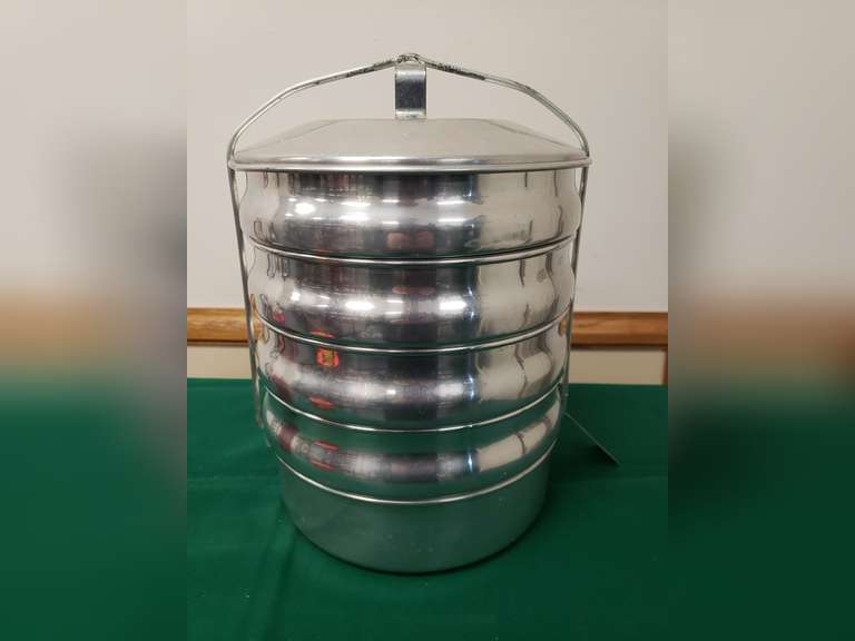 Regal aluminum stacking picnic pack - Northern Kentucky Auction, LLC