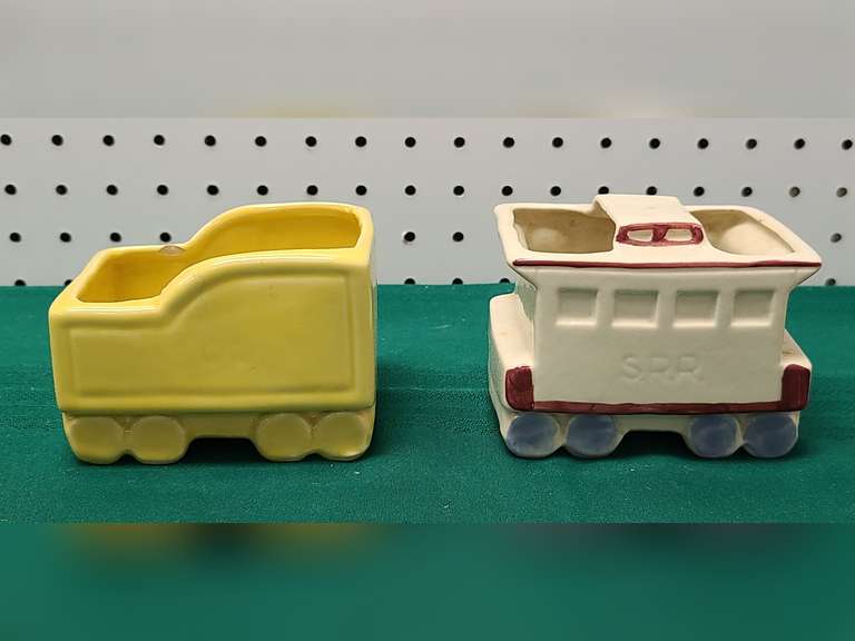 Shawnee Pottery - yellow train car #551 planter (small chip) - caboose ...