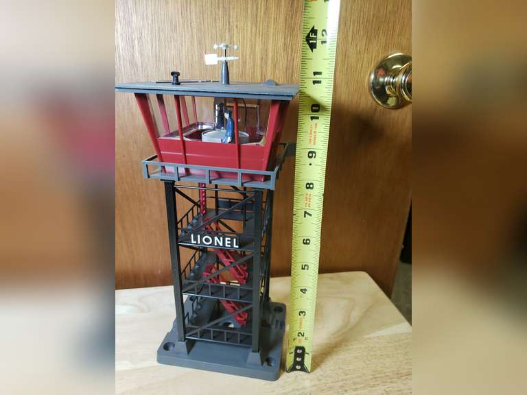 Lionel illuminated operating control tower