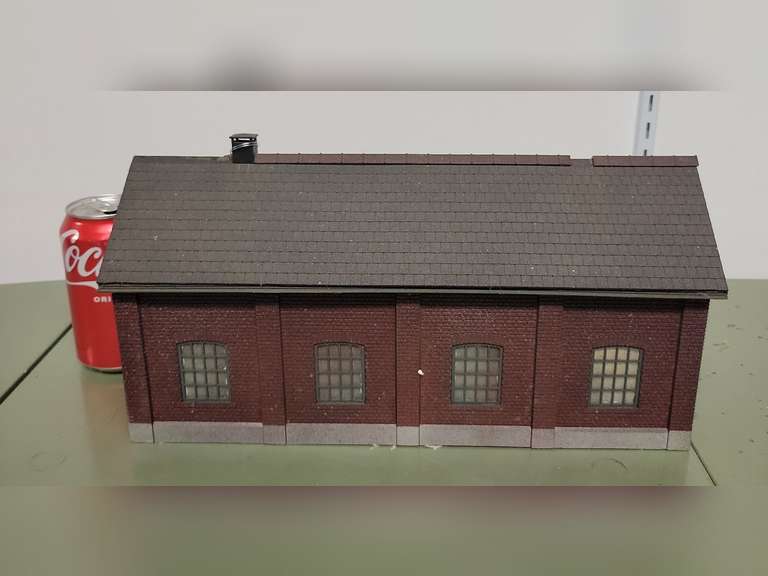 Model Train Engine Shed - Northern Kentucky Auction, LLC