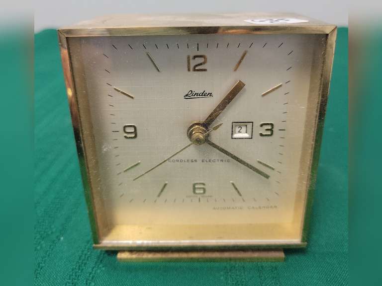 Linder Cordless Electric Clock Automatic Calendar - Battery Operated