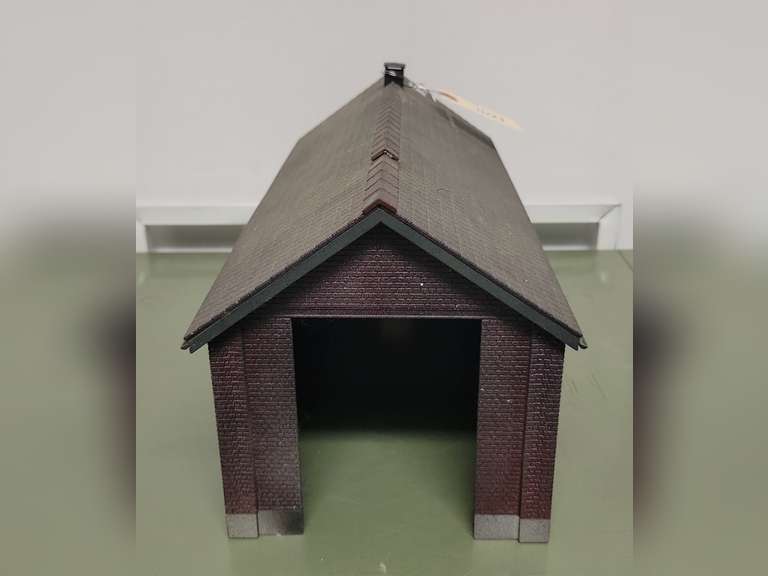 Model Train Engine Shed - Northern Kentucky Auction, LLC