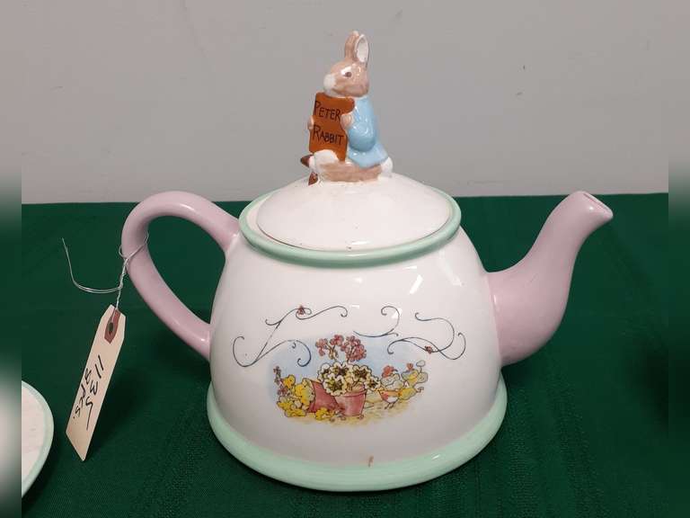 Beatrix Potter Peter Rabbit Tea Set - missing 1 saucer