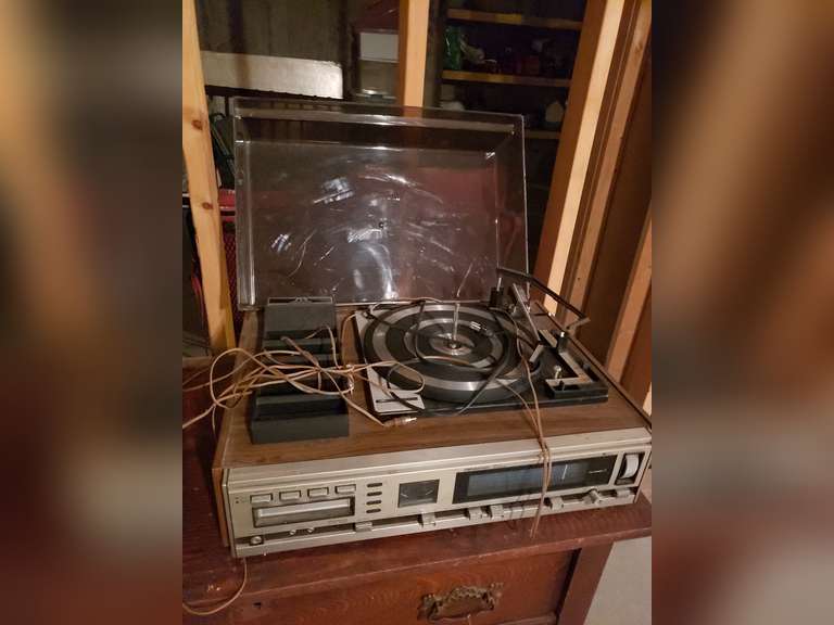 Soundesign radio, turntable and 8 track player - untested