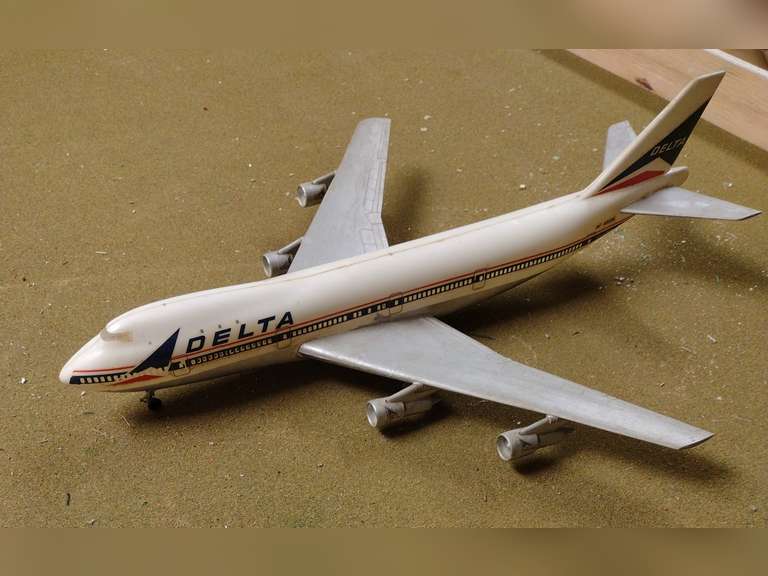 Model Delta Boeing 747.