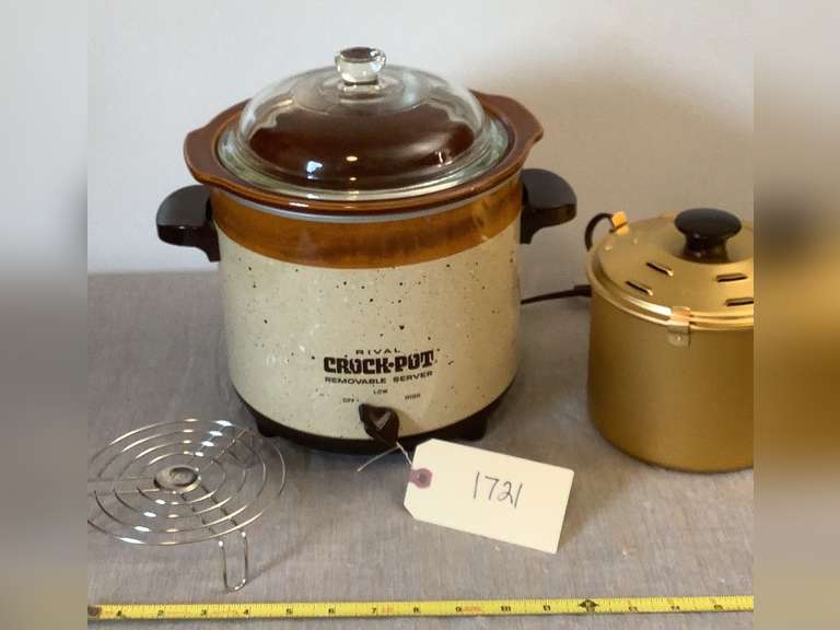 Rival crock pot with rack and pot with lid. Came on when tested.