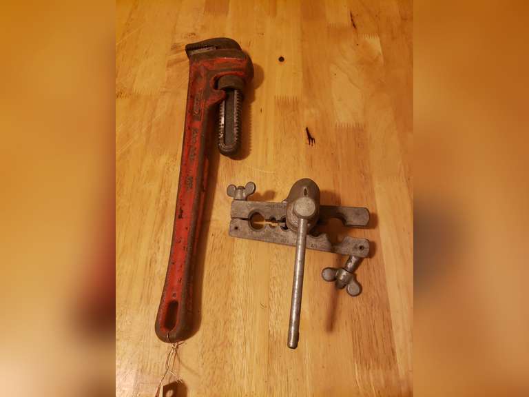 Ridged pipe wrench and flaring tool