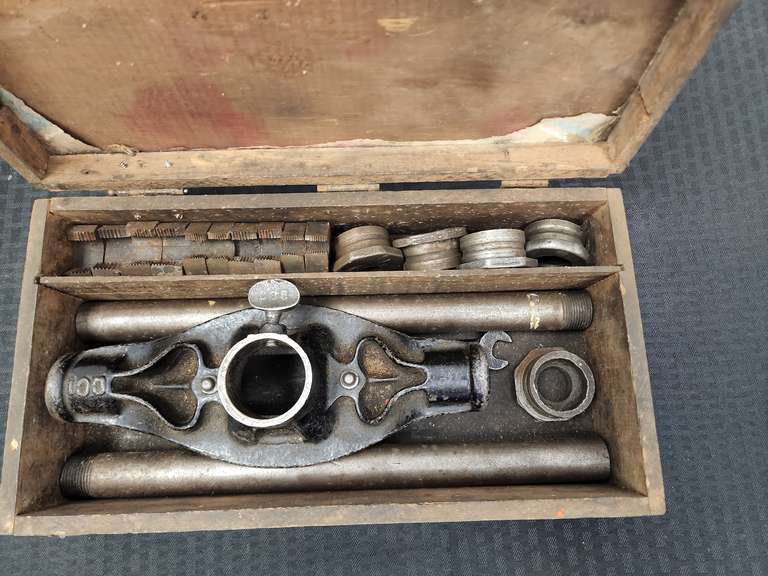 Vintage pipe threading set - Northern Kentucky Auction, LLC
