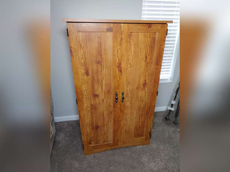 Pressed board type computer desk - Northern Kentucky Auction, LLC