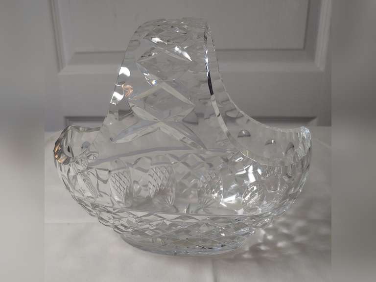 Glass basket - Northern Kentucky Auction, LLC