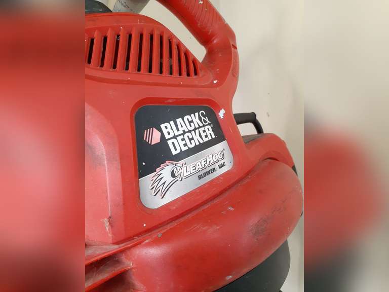 Black & Decker Leaf Hog Blower, working. With bag and suction attachment