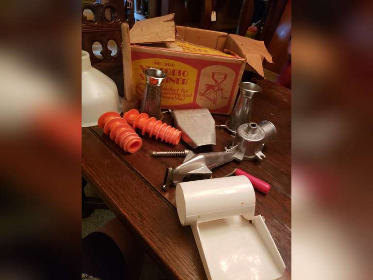 Victorio strainer no. 200 with box - Northern Kentucky Auction, LLC