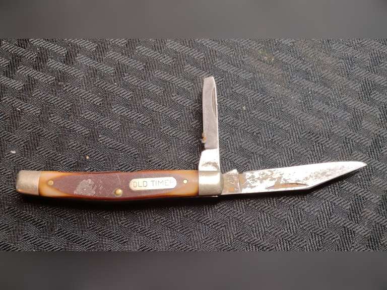 4 Pocket knives. All have broken blades. Case XX, Boker-2, Old Timer.