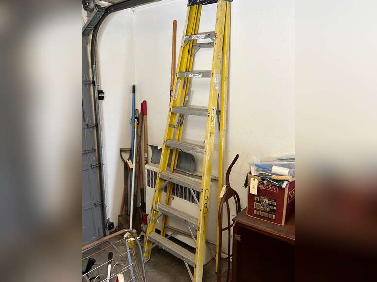 8 Foot fiberglass step ladder - Northern Kentucky Auction, LLC