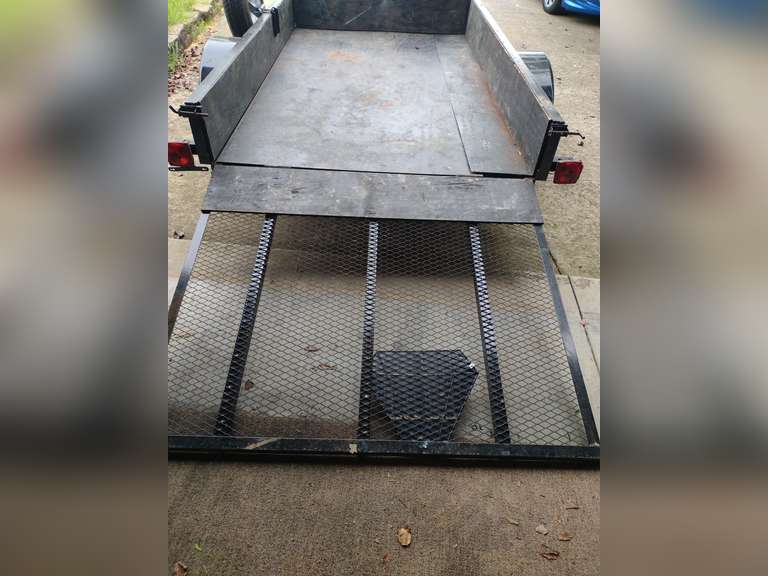 5'x8' Tarter single axle trailer with mesh ramp and spare tire, tongue ...