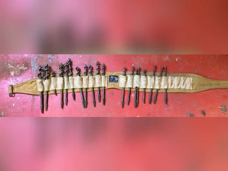 Brace, 18 piece drill bit set, with a belt +2 additional bits