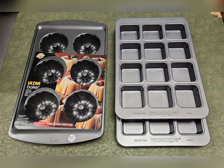 Wilton ultra bake 2 mini fluted tube pan - 2 Technique muffin pans ...