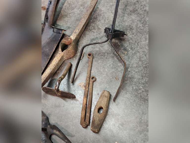 Old farming hand tools no handles - Northern Kentucky Auction, LLC