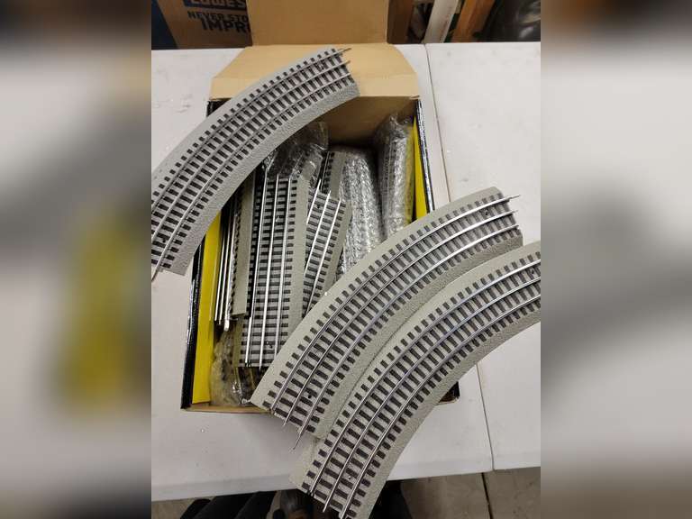 Lionel Fast Trax Train Track Sections - Northern Kentucky Auction, LLC