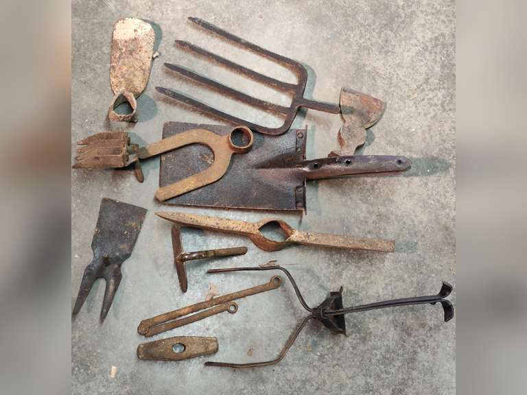 Old farming hand tools no handles - Northern Kentucky Auction, LLC